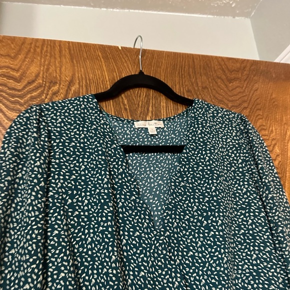 nine britton | Tops | Nine Britton Green Patterned Blouse | Poshmark